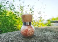 China 200ml Salt Pepper Grinder Rubber Wood Glass Jar Bulk Customizable Ceramic Mill for sale