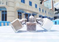 China 17ml Glass Salt Pepper Spice Grinder Shaker with Metal Lid Reusable Refillable for sale