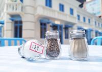 China Custom Metal Lid Glass Bottle 10ml Shaker with Condiment for Spices for sale