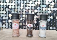 China Customized 90ml Plastic Lid Salt and Pepper Grinder Glass Jar With Condiment for sale