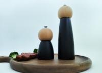 China Wood Pepper Grinder Manual Grinder With Adjustable Coarseness Ceramic Core for sale