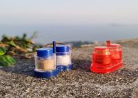 China Disposable Plastic Salt and Pepper Shakers 1.0g 0.2g Seasoning Dispensers for sale