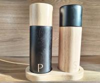 China Functional Salt & Pepper Wooden Grinder Adjustable Mill Ceramic Core Jar for sale