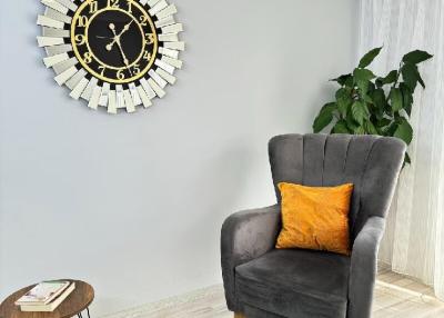 China 50CM Silver Mirror Wall Clock - Silent Timepiece for Luxe Homes for sale