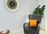 China 50CM Silver Mirror Wall Clock - Silent Timepiece for Luxe Homes for sale