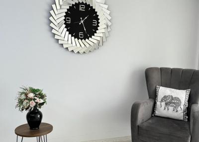 China Bright Silver Mirror Wall Clock with Silent Movement and Customizable Timepiece for sale
