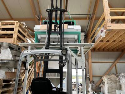 China 316 Contacted Part Stainless Steel Pink White Sea Salt Optical Color Sorter Machine With Full Colorful CCD Camera for sale
