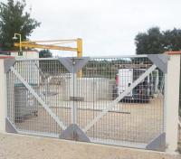 China UV Resistant FRP Insulated Barrier Gate for Electric Fence Safety 3m for sale