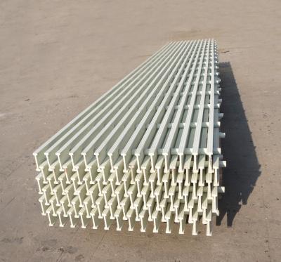 China Pultruded FRP Dock Grating Walkway 40% Open Area 25mm to 65mm Height Custom Length for sale