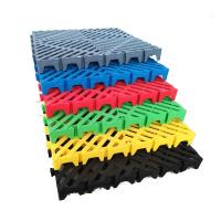 China 50x50x5.0cm Interlocking Plastic Garage Flooring Mats Heavy Duty 1-3 Ton Load for Car Wash Workshop for sale