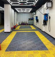 China 50x50x5.0cm Interlocking Plastic Garage Flooring Mats Heavy Duty 1-3 Ton Load for Car Wash Workshop for sale