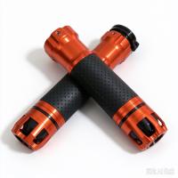 China CNC Aluminum Motorcycle Handlebar Grips, Non-Slip Rubber Hand Grips for 7/8