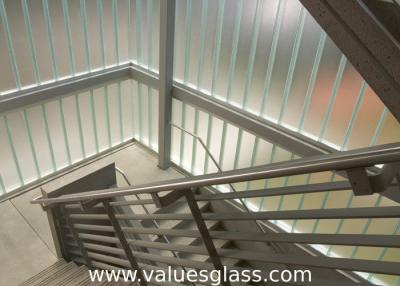 China Low Iron Tempered U Shaped Glass 262(W)X60(H)X7(T) Mm Dimension Building Material for sale