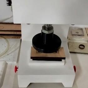 China 1T Capacity Pneumatic Rubber Dumbbell Cutter for Lab Sample Cutting 50mm Stroke for sale