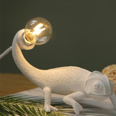 China Seletti Chameleon Table Lamp Designer Resin Animal Table Lamps(WH-MTB-11) for sale