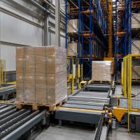 China 2000kg Load Warehouse Pallet Storage 12M/Min Conveying Automated Storage Racking System for sale
