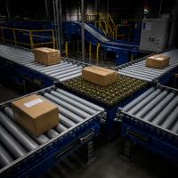 China Adjustable Sorting Speed Servo Driven Wheel Sorter for Parcel Handling Automation for sale
