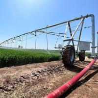 China 98% Efficiency Farm Four Wheel Linear Move Irrigation System Agricultural Equipment 200*160*120 for sale