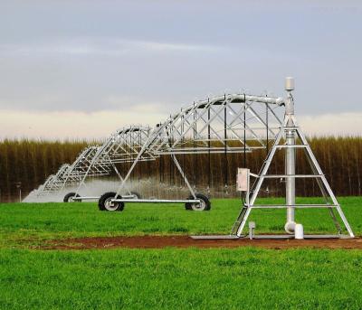 China 2024 Best Center Pivot Irrigation System Movable Lateral Towing Style Suitable for Agriculture for sale