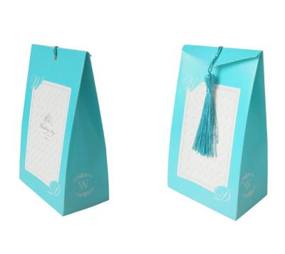 China Wedding Candy 250g Whitecard Tassels Rope Handle Gift Bags for sale