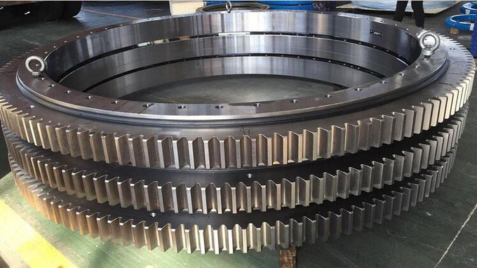 56-60 HRC CNC Precision Machined Components Turntable Slewing Bearing 2