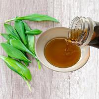 China Enzymatic Amino Acid Liquid Fertilizer 50% Organic Nitrogen 8-0-0 for Foliar and Soil Application for sale