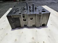 China 6162-13-1103 Construction Machinery Komatsu Engine Cylinder Head 6d170 Material Casting for sale