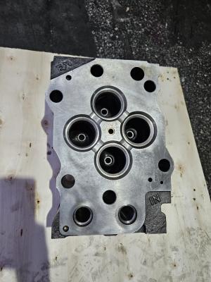China 6162-13-1103 Construction Machinery Komatsu Engine Cylinder Head 6d170 Material Casting for sale
