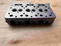 China 15521-03040 Kubota Engine Cylinder Head Model D1402 Made Of Cast Iron for sale