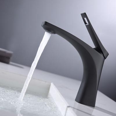 China Brass Modern Single Hole Basin Mixer Faucet Chrome Matte Black 1.2GPM 60PSI for sale