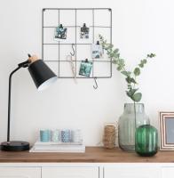 China Metal wire wall grid hanging clothes display racks for sale