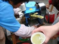 China 45*38*41mm Sugar Cane Juice Extractor Machine The Perfect Solution for Your Business for sale