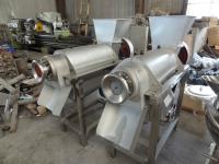 China Easy to Operate Industrial Lemon Squeezer with Crushing Function and 370 KG Capacity for sale
