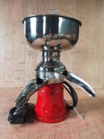 China 50L/H Electric Dairy Milk Cream Separator for Dairy Products and Restaurant Standards for sale