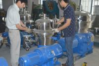 China 500 KG Capacity 1000L/H Milk Cream Separator with Automatic Cleaning 2200*1350*1150mm for sale