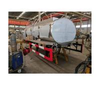 China Convenient Milk Delivery and Transport with 1250KG Milk Tanker on Milk Truck Road for sale