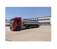 China Convenient Milk Delivery and Transport with 1250KG Milk Tanker on Milk Truck Road for sale