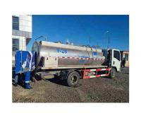 China Milk Cooling Tanker Transport Truck for Dairy Farms Application for sale