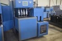 China 1250 KG Weight Hand Operate 4 Cavities Pure Water Bottle Blow Mould Machine 220V/380V/415V/440V/480V Voltage for sale