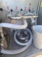 China 220V/380V/440V Voltage SUS304/316L Milk Transporting Tank Truck for Customer Requirements for sale