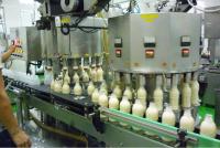 China 4000b/h PP/HDPE/PE Flavoured Yogurt Bottle Filling Machine with Aluminum Foil Sealing for sale