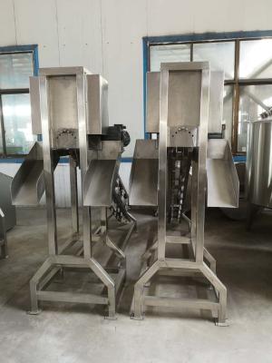 China High Capacity Automatic Coconut Water Extractor Machine For Coconuts for sale