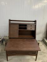 China Retro Wooden Makeup Vanity Desk with Mirror - 900mm Width, 1195mm Height, E1 Quality Polywood Construction for sale