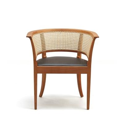China Walnut Office Chair Traditional Design with Ergonomic Support for Maximum Comfort - Executive Furniture for sale