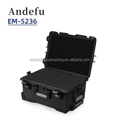 China Professional 590x420x290mm Waterproof Equipment Box with 526x361x258mm Inner Size and 6.8kg Weight for sale