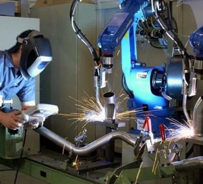 China Yaskawa Motoman AR1440 Welding Robot 12kg Payload 1440mm Reach with RD350 Welder for sale