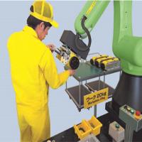 China Fanuc CR-4iA 6 Axis Robot Arm 550mm Reach 4kg Payload with OnRobot Gripper for Material Handling for sale