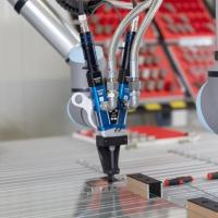 China Universal Robots UR16e 6 Axis Cobot 16kg Payload Industrial Palletizing Handling Robot for sale