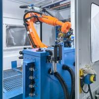 China KUKA KR210 R2700-2 Industrial Robot 210 kg Payload 2700 mm Reach for Welding Automation for sale