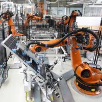 China KUKA KR 50 R2100-2 Industrial Robot 50 kg Payload 2100 mm Reach Palletizing Gripper for sale